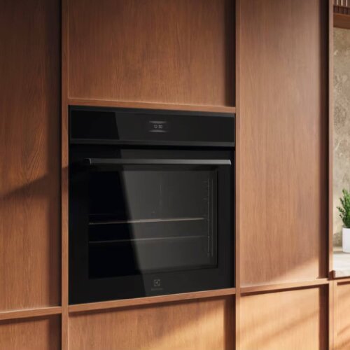 Electrolux pećnica EOE8P39H (A+) Piroliza PureBlack